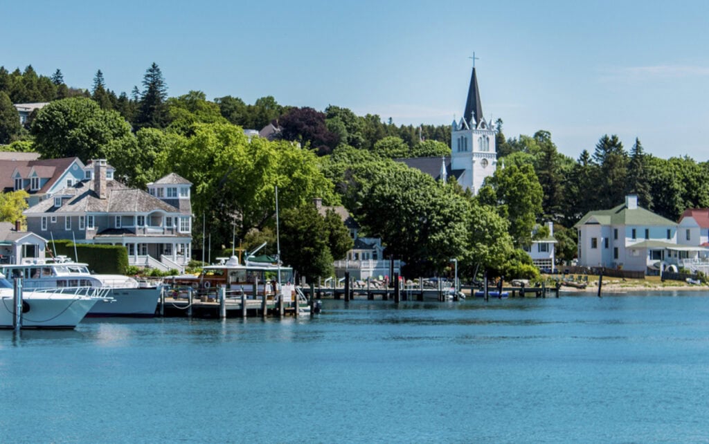 10 Best Michigan Towns On Lake Michigan: An Expert Planning Guide